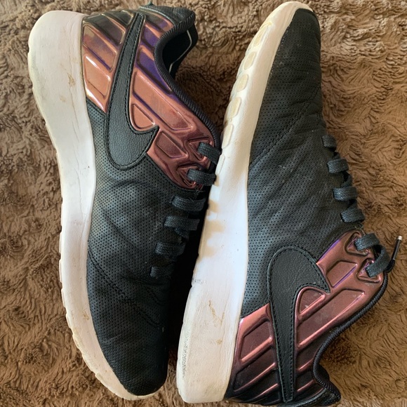 Nike | Shoes | Nike Maroon Sneakers | Poshmark